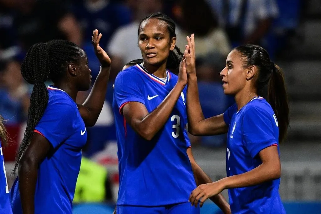 Olympique Lyonnais. Wendie Renard, capitaine de Lyon, prolonge jusqu’en ...