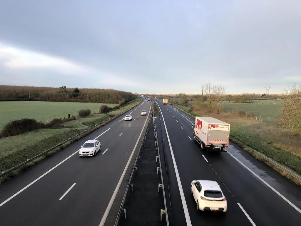 Percuté par un camion, un piéton décède sur l’autoroute A11 en Loire-Atlantique - Clermont ...