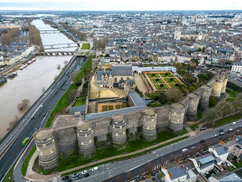 Pourquoi Angers est-elle la ville préférée des étudiants ? Racontez ...