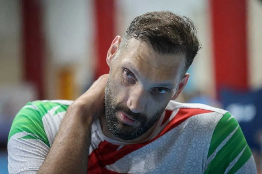 Jeux paralympiques. l’Iranien Morteza Mehrzad, qui mesure 2,46 m, a ...