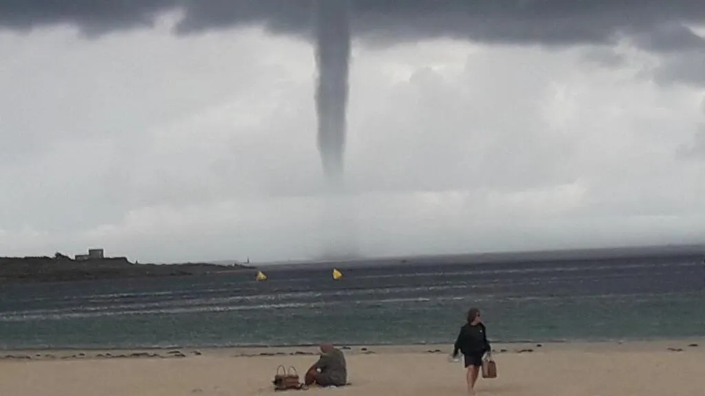 Trombe marine à Quiberon : comment expliquer la présence de ce ...