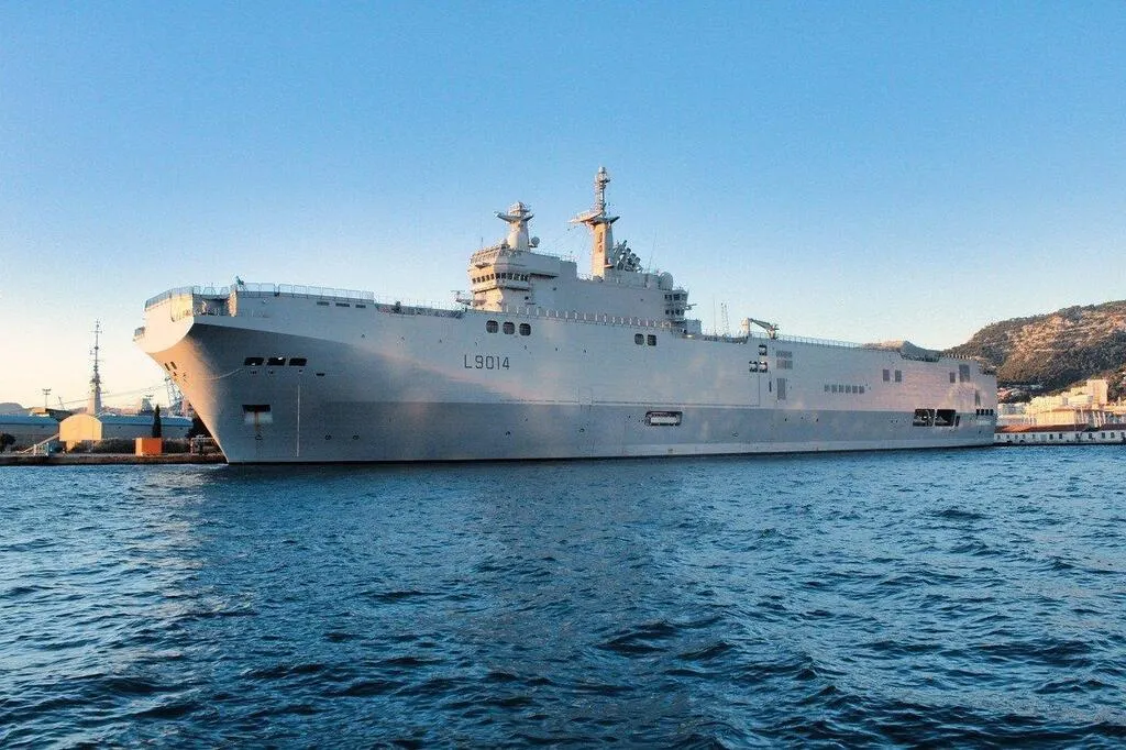 Une enquête ouverte à Toulon après la chute mortelle d’un ouvrier sur le port militaire - Golfe ...