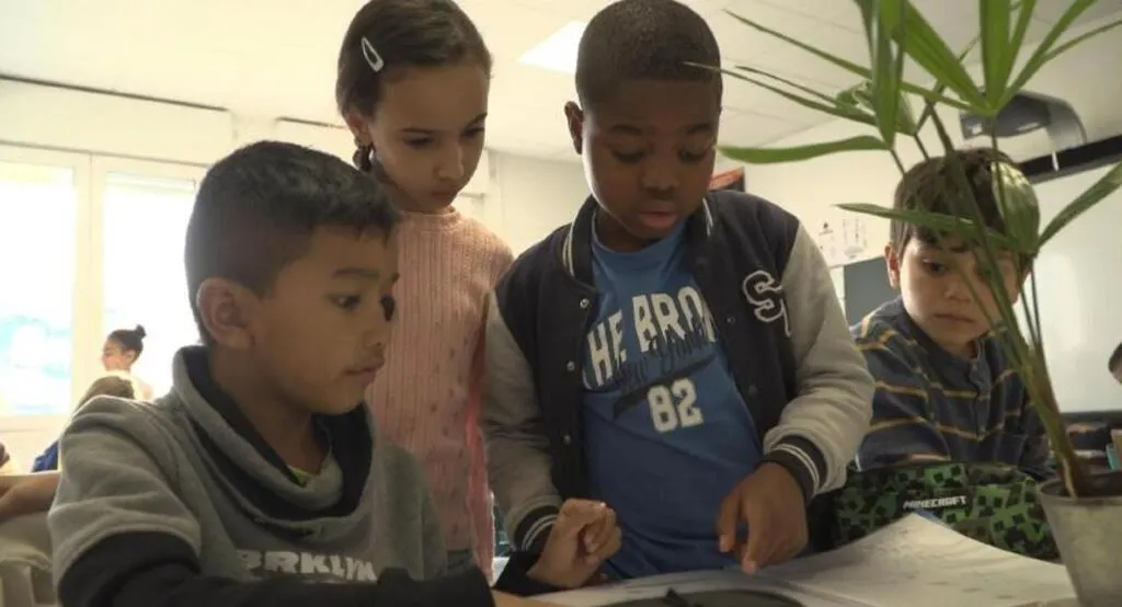 La réalisatrice Cécile Boutain projette son film dans un cinéma qu’elle ...