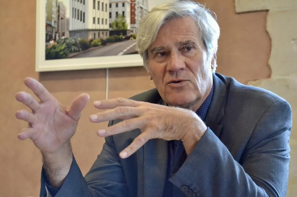 ENTRETIEN. Musées, travaux, municipales… Stéphane Le Foll, maire du ...