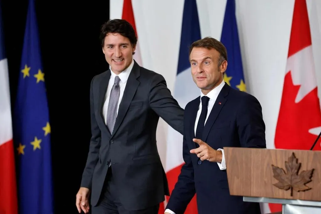 « Vous avez du sang sur les mains » : Emmanuel Macron pris à partie au ...