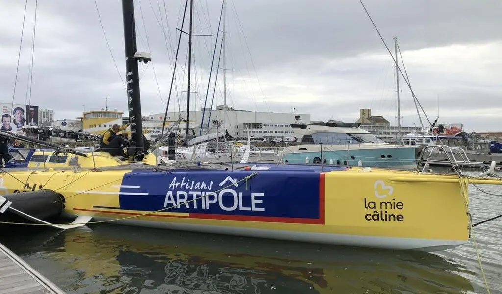 Vendée Globe 2024. Le voilier d’Arnaud Boissières de nouveau à l’eau aux Sables-d’Olonne . - Les ...