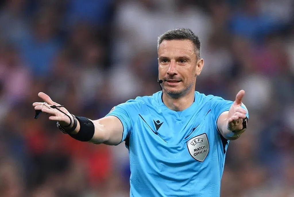 Arsenal - PSG. Polémique, mauvais souvenir des Bleus… Qui est l’arbitre ...