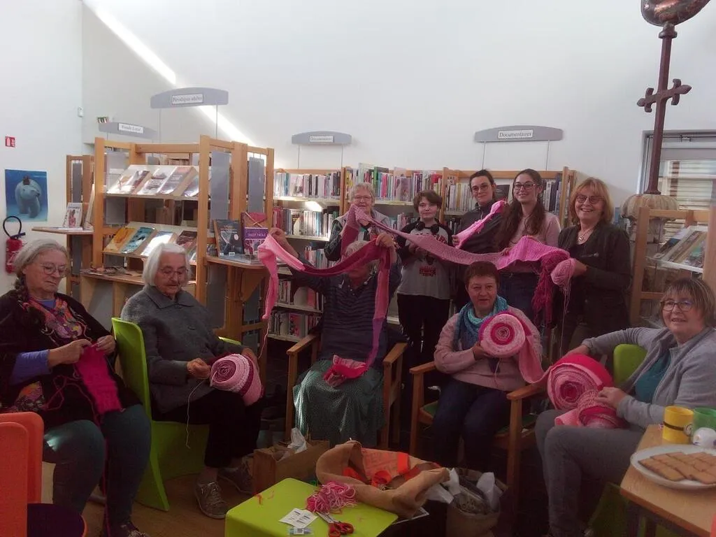 Un ruban rose géant pour sensibiliser au dépistage du sein à Périers ...