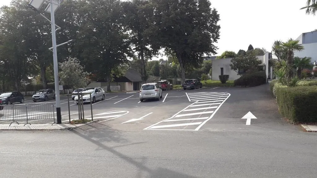 Début des travaux place de l’hôtel de ville, à Brécey, ce lundi 7 ...