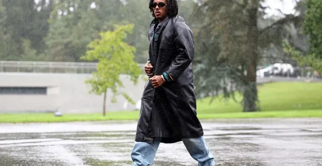 L’arrivée des Bleus à Clairefontaine tourne au défilé de mode, voici les tenues les plus - Saint ...