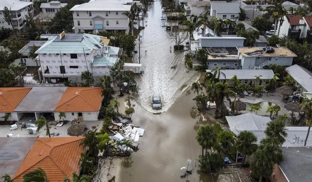 L’ouragan Milton a fait au moins seize morts et causé 50 milliards de dollars de dégâts en ...