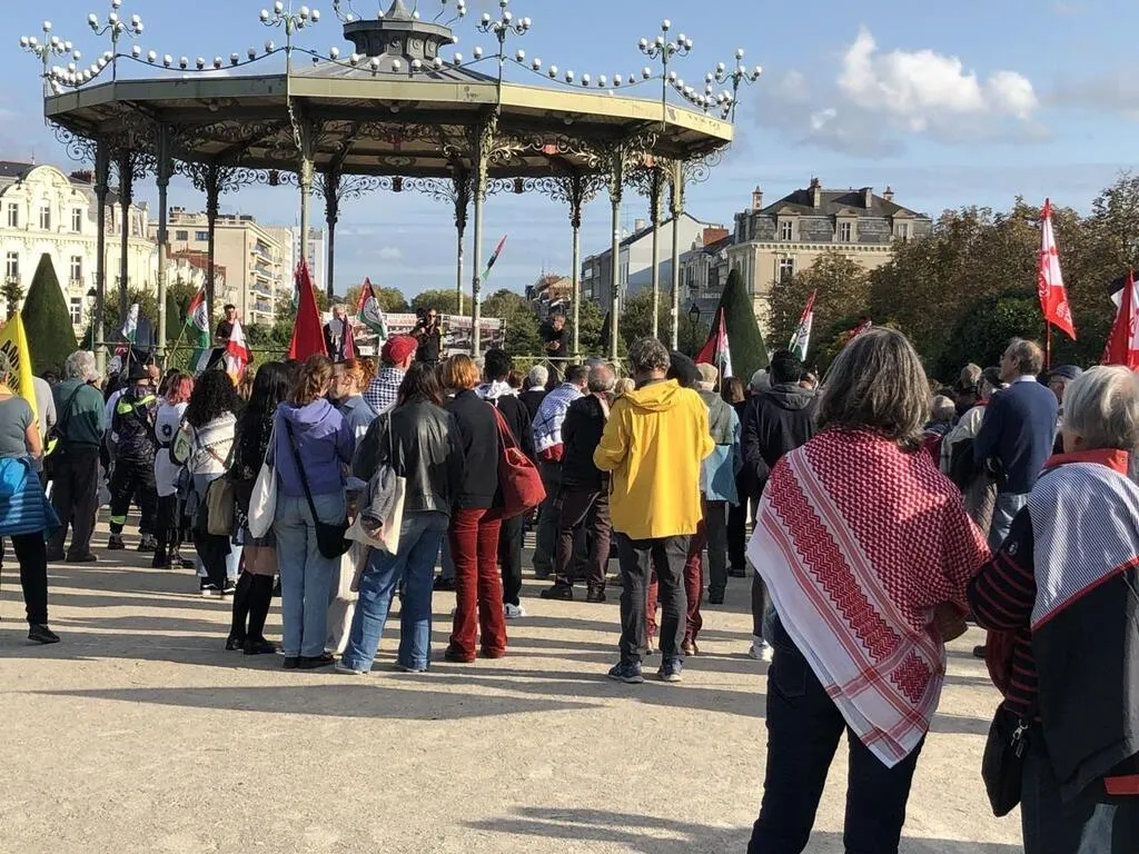 EN IMAGES. « Solidaire et concerné », l’artiste Titi Robin soutient la ...