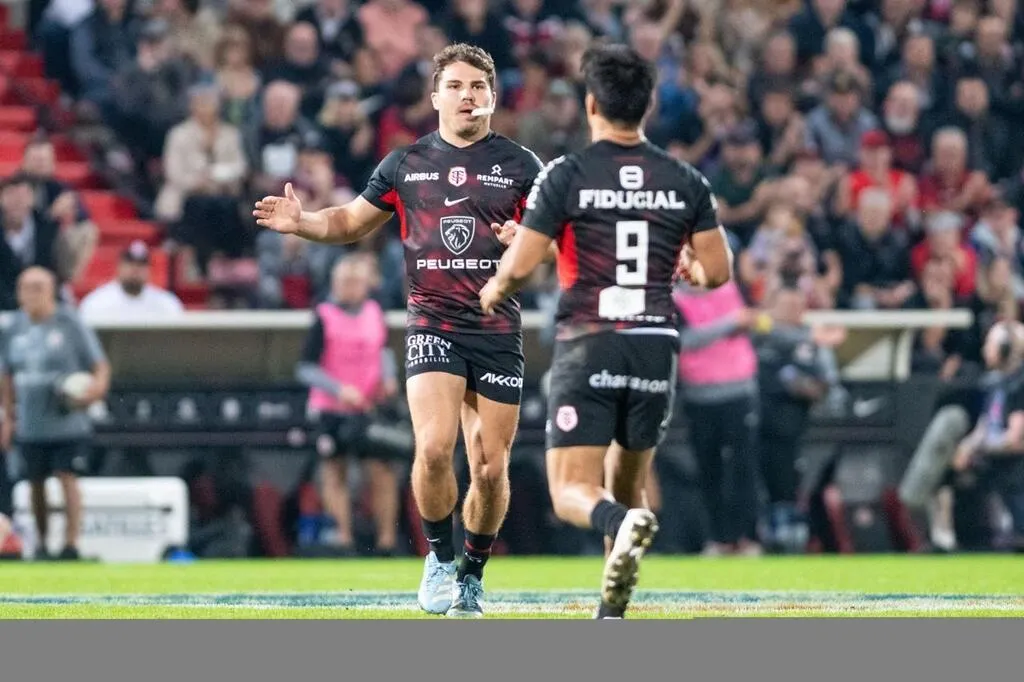 VIDÉOS. Antoine Dupont signe son retour en Top 14 par un triplé en neuf ...