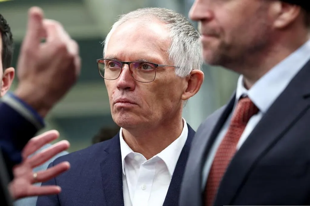 Carlos Tavares, patron de Stellantis, n’écarte pas des fermetures d ...