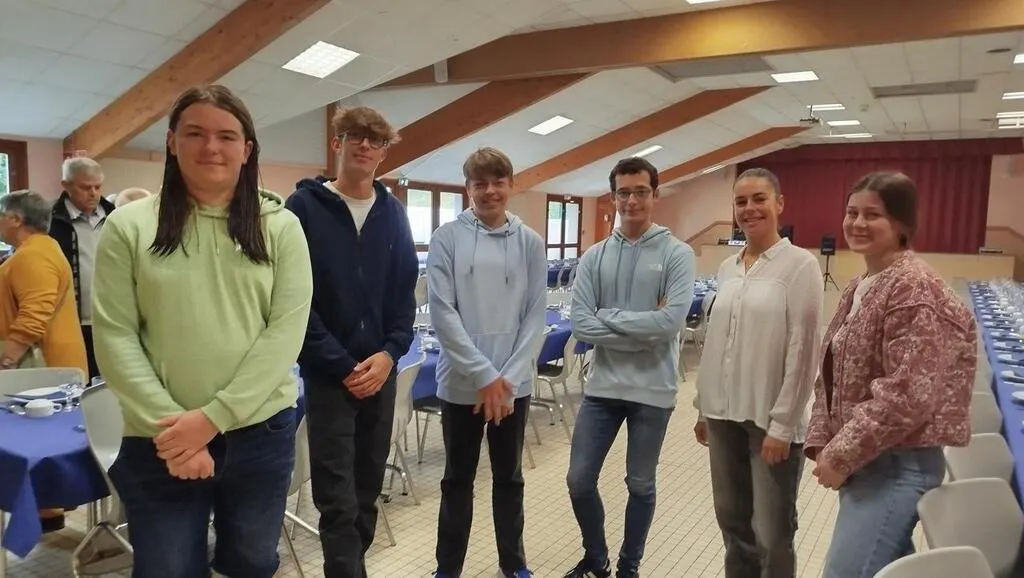 « J’ai aimé l’ambiance » : le repas des anciens est servi par les ...