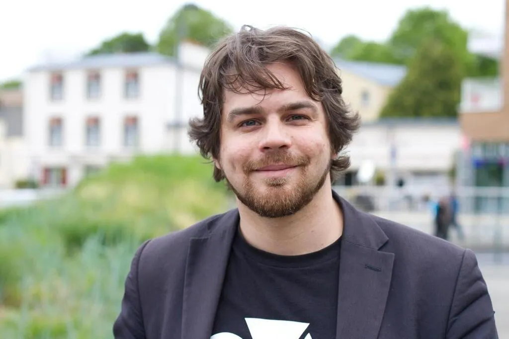 Mort d’un cycliste à Paris : « Entre vélos et voitures, la route a du ...