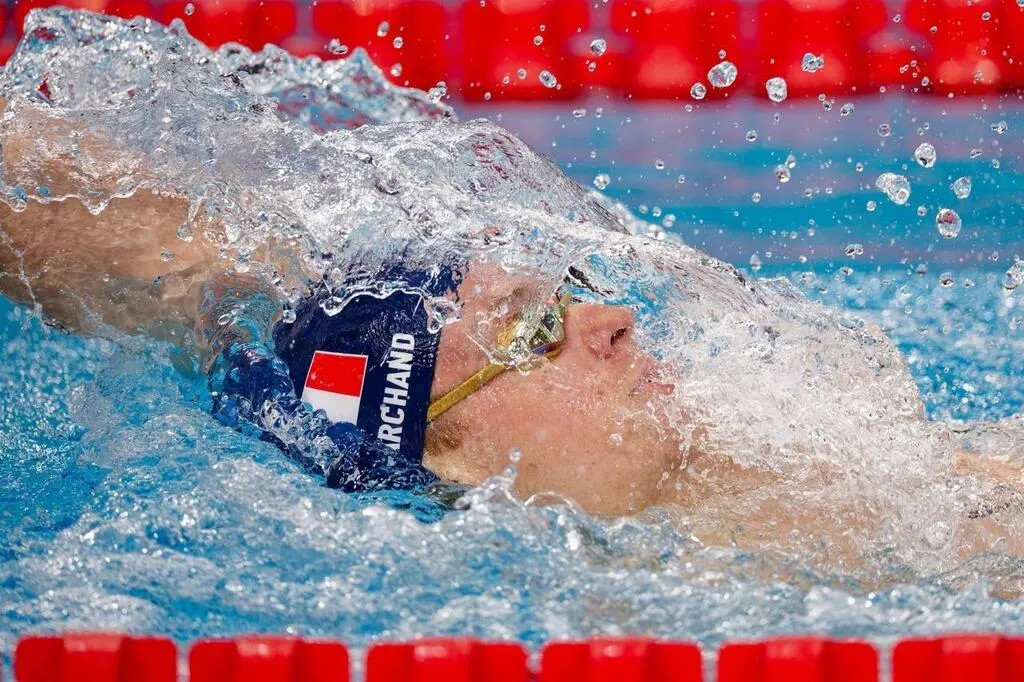 VIDÉO. Natation : Léon Marchand à nouveau victorieux, mais ex aequo en 100 m quatre nages à - La ...