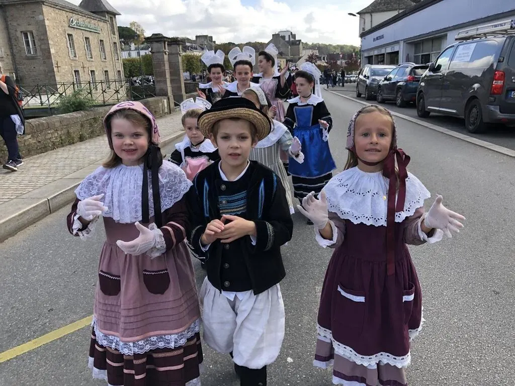 EN IMAGES. Les 75 ans ensoleillés du Bagad Bro Kemperle - Brest.maville.com