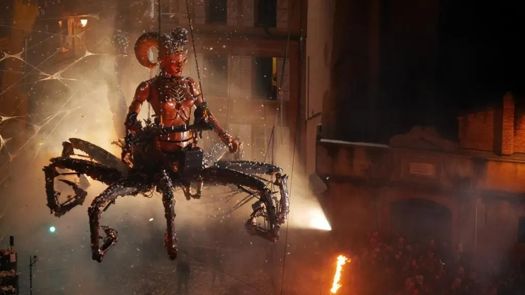 EN IMAGES. À Toulouse, le réveil de la Gardienne des ténèbres lance un ...