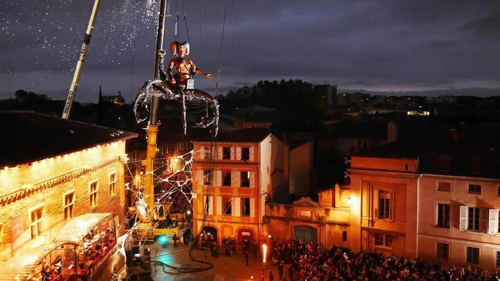 EN IMAGES. À Toulouse, le réveil de la Gardienne des ténèbres lance un ...