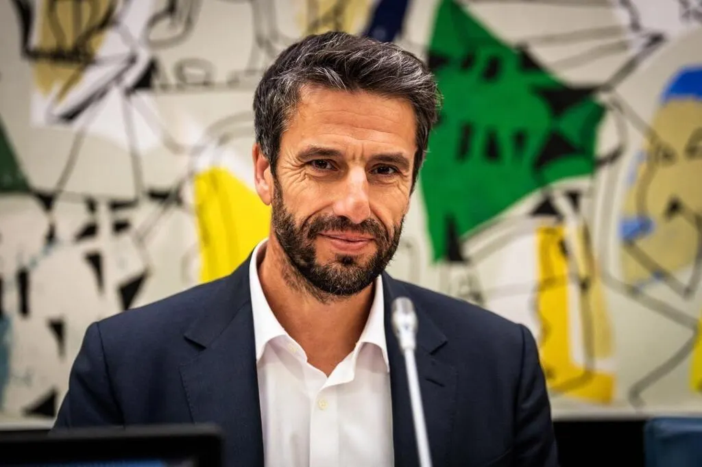 Tony Estanguet désigné parrain des illuminations de Noël des Champs-Élysées cette année - Le ...