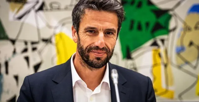 Tony Estanguet désigné parrain des illuminations de Noël des Champs-Élysées cette année - Le ...