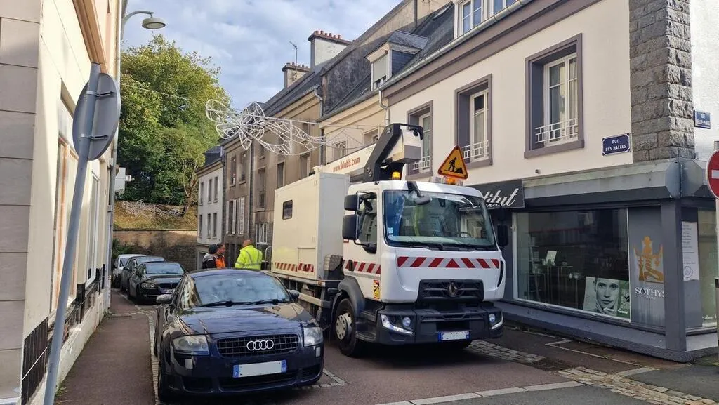 Les décorations de Noël commencent à apparaître dans le ciel de Coutances - Saint-Lô.maville.com