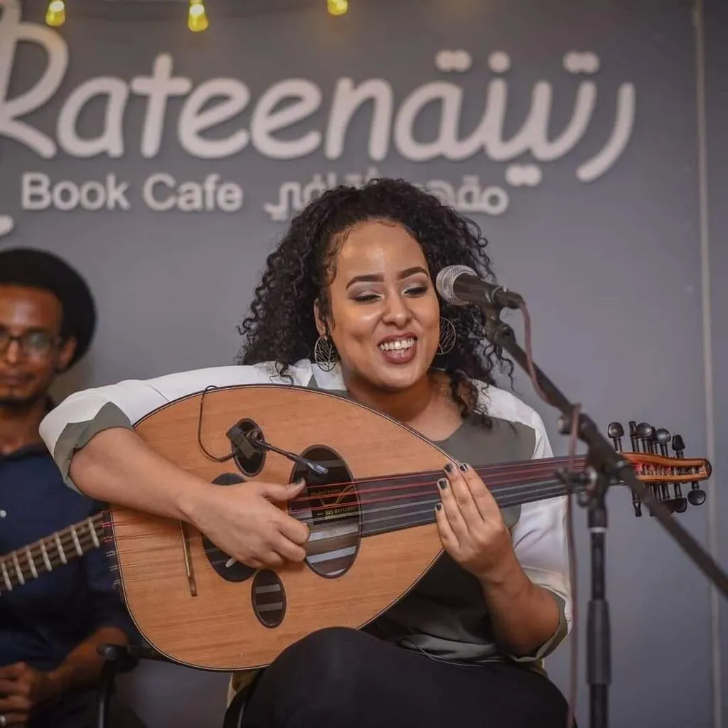 « C’est le trésor que j’ai apporté » : Sulafa Elyas chantera le Soudan ...