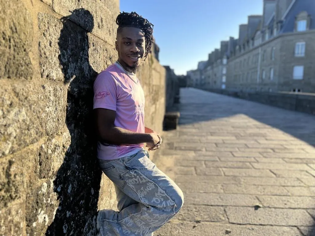 « De la musique pour mettre l’ambiance » : ce rappeur breton cumule des ...