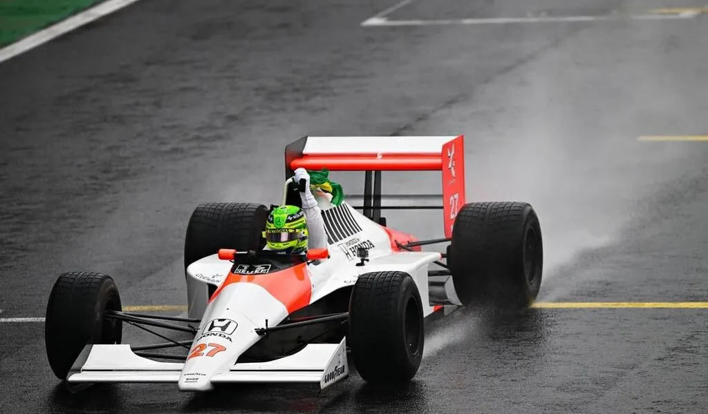 VIDÉO. F1 : Lewis Hamilton rend hommage à Ayrton Senna en conduisant sa ...