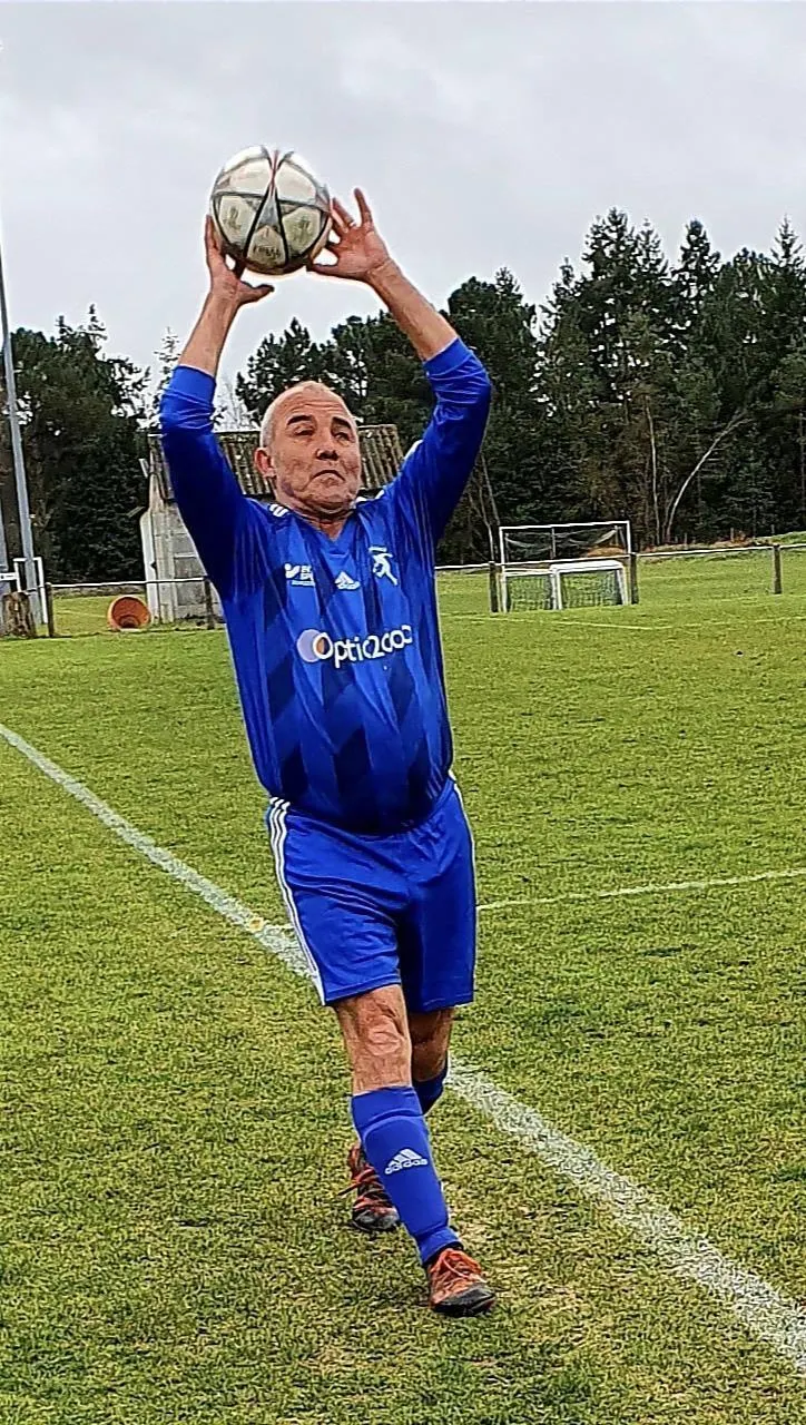 « Emblème du club » de foot de Moncé-en-Belin, Alain Gouffier est ...