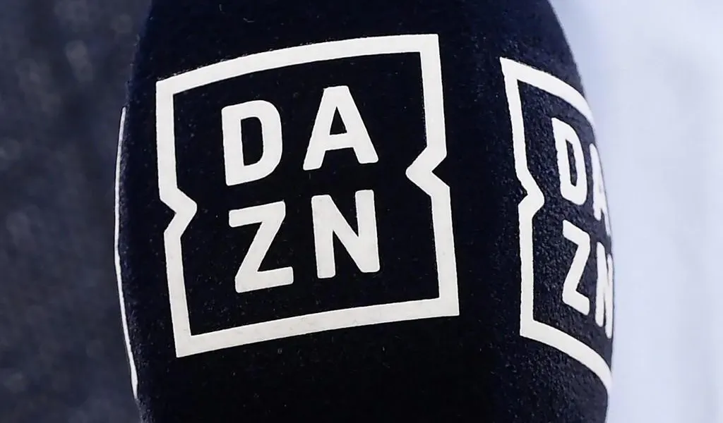 Ligue 1. Ambre Godillon, journaliste DAZN, a reçu un projectile venant ...