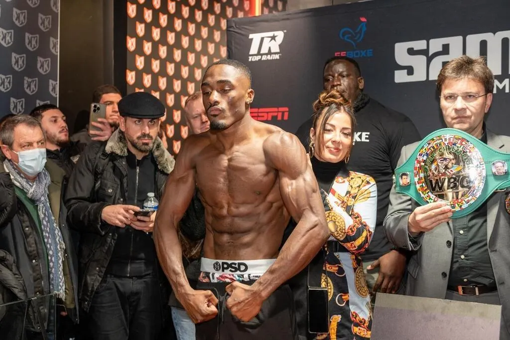 Boxe. Bakary Samaké décroche la ceinture WBC Silver après jet de l ...