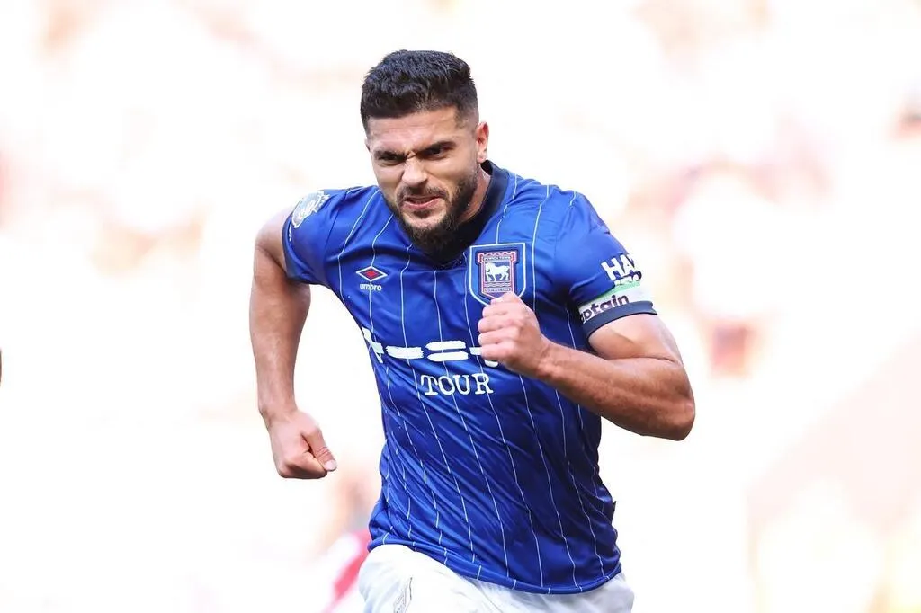 Premier League. Sam Morsy, capitaine d’Ipswich Town, a refusé de porter ...