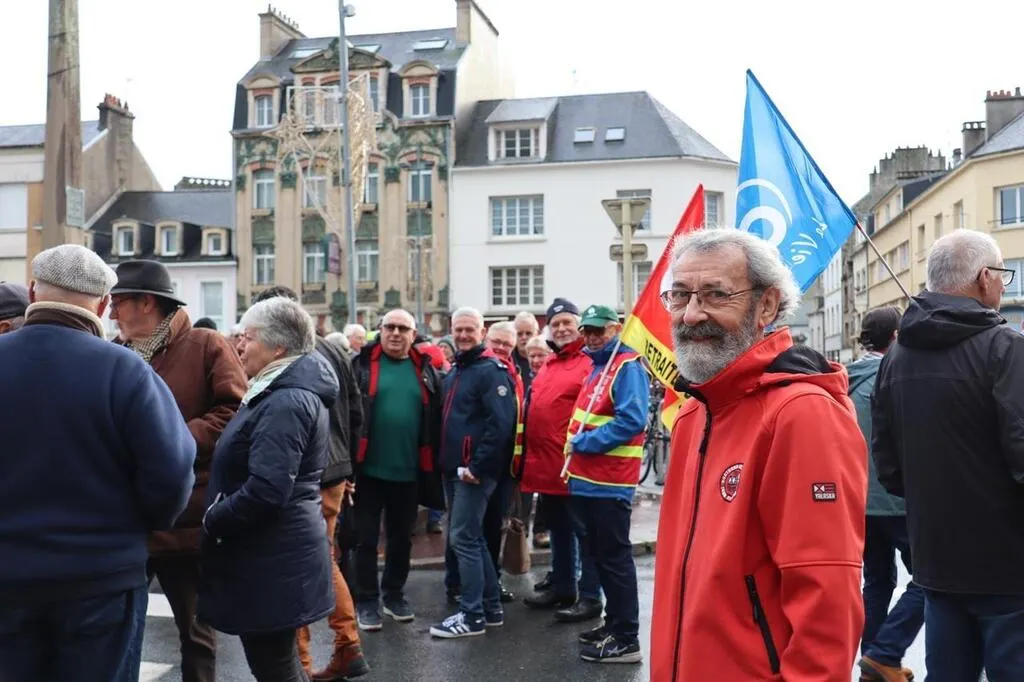 « Ce qui est dur, c’est l’indifférence » : 200 retraités manifestent à ...
