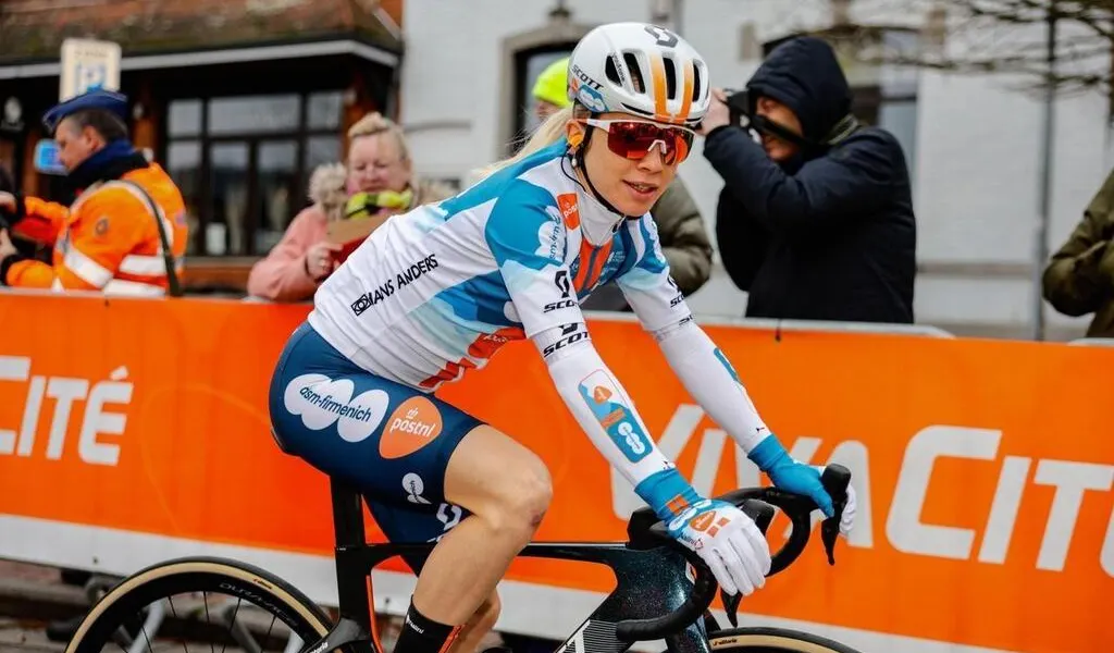 Cyclisme. « Le cœur un peu serré » : Églantine Rayer souffre d’une ...