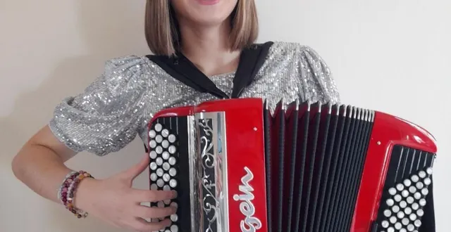 « Ça donne envie de continuer » : elle chante Calogero à l’accordéon et ...