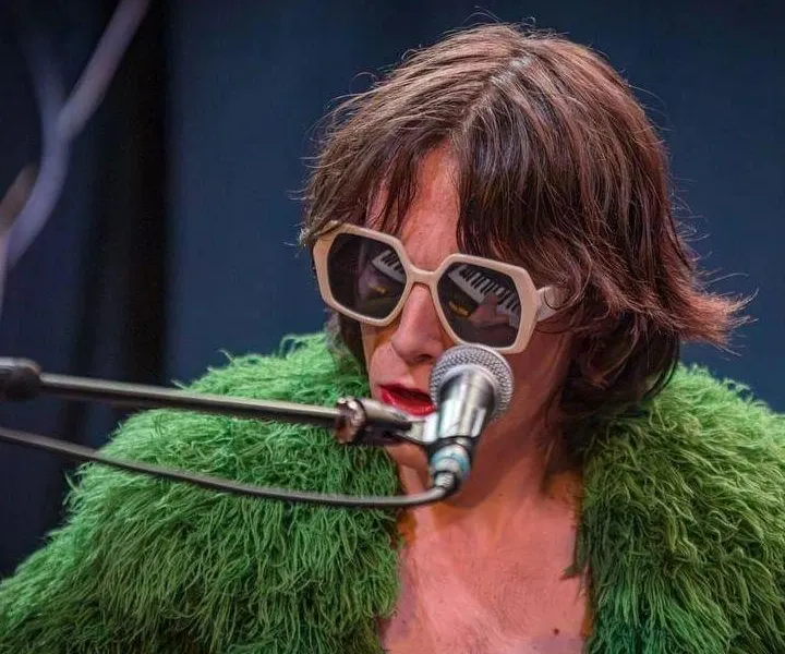 Après la Star Academy, le chanteur Paul Miles se produit en concert à ...