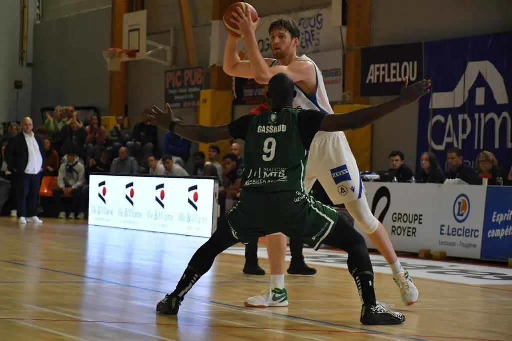 Basket-ball. N1M. À Fougères, Alexis Thomas veut « rendre les gens ...