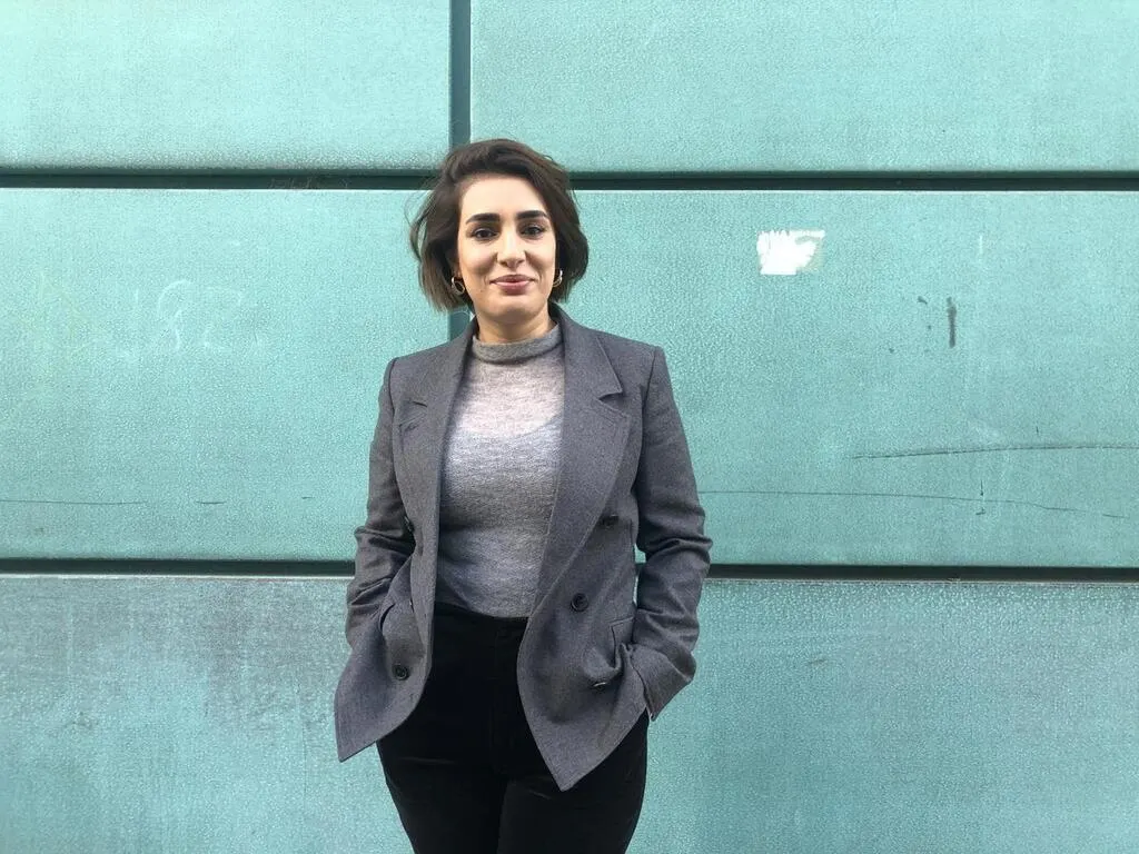 « Je ne pouvais que rester et mourir » : Farnaz Abdoli, styliste iranienne, accueillie en ...
