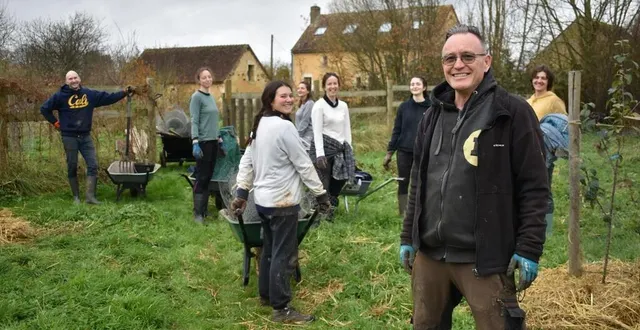 Ancien reporter de guerre à la BBC, il a tout lâché pour se lancer dans ...