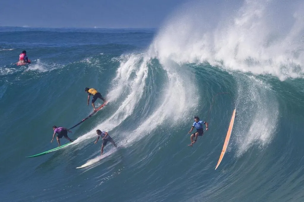 Surf. Landon McNamara remporte l’Eddie Aikau, célèbre compétition de ...