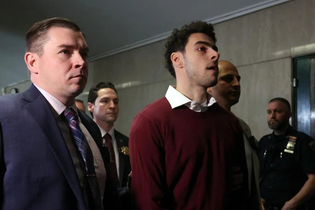 Meurtre d’un patron aux États-Unis : Luigi Mangione plaide non coupable ...