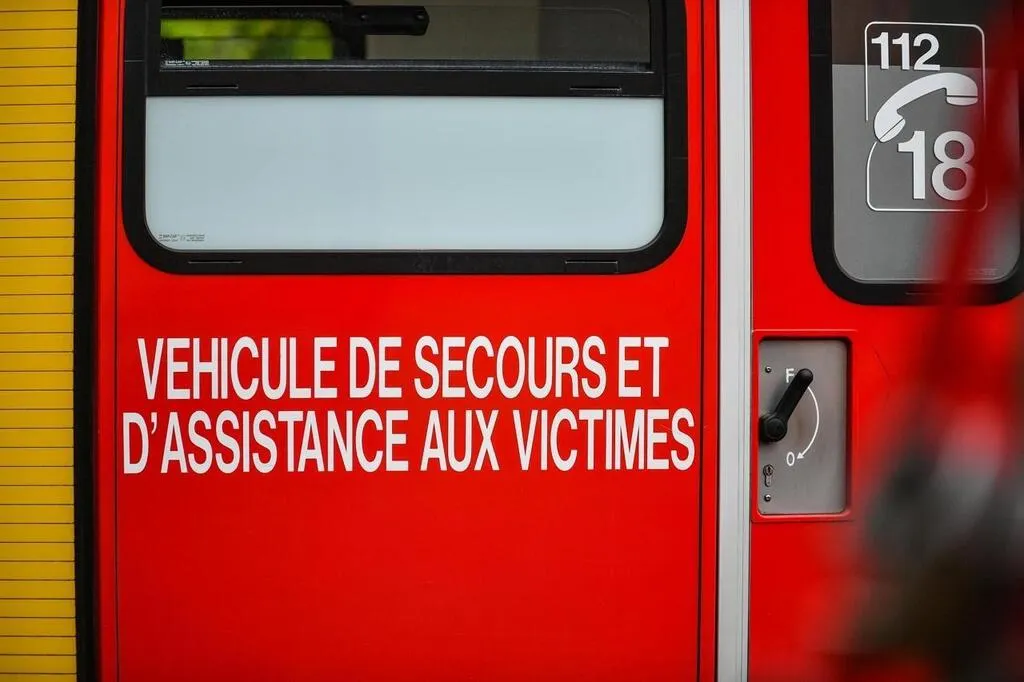 Une collision entre une voiture et un poids lourd près d’Angers : une ... Une collision entre une voiture et un poids lourd près d’Angers : une ...
