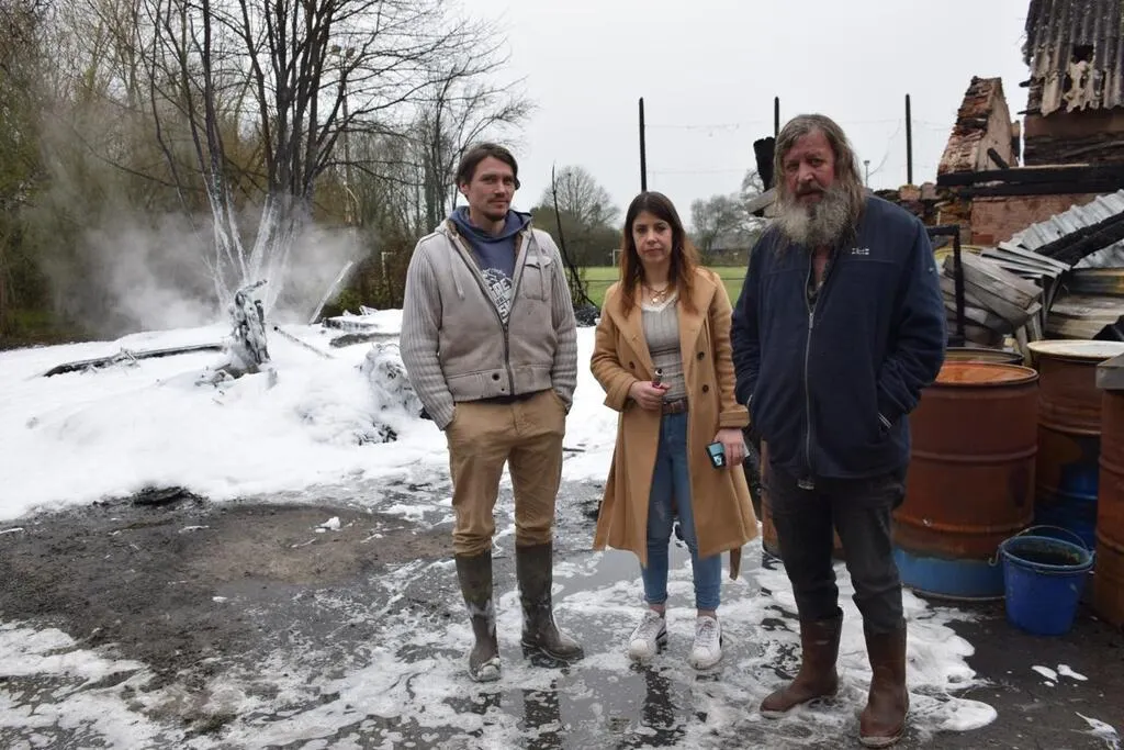 REPORTAGE. Incendie chez des producteurs de miel à Plessé le jour de ...