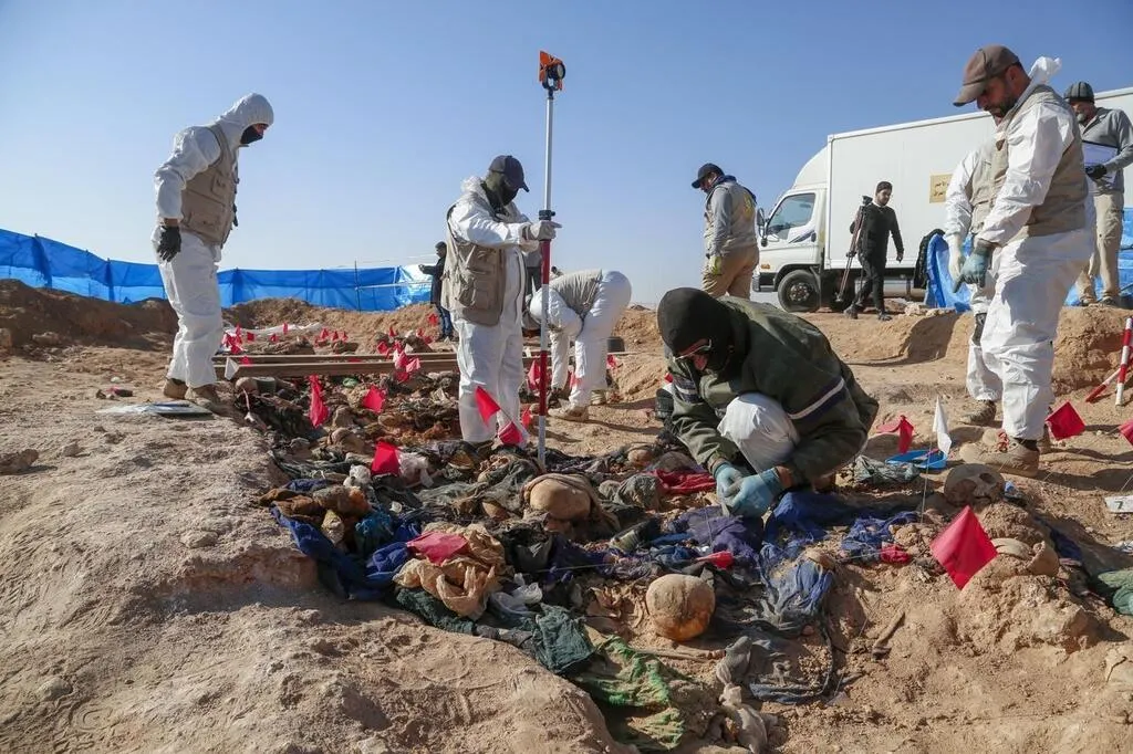Irak : les restes d’une centaine de femmes et enfants kurdes exhumés d ...