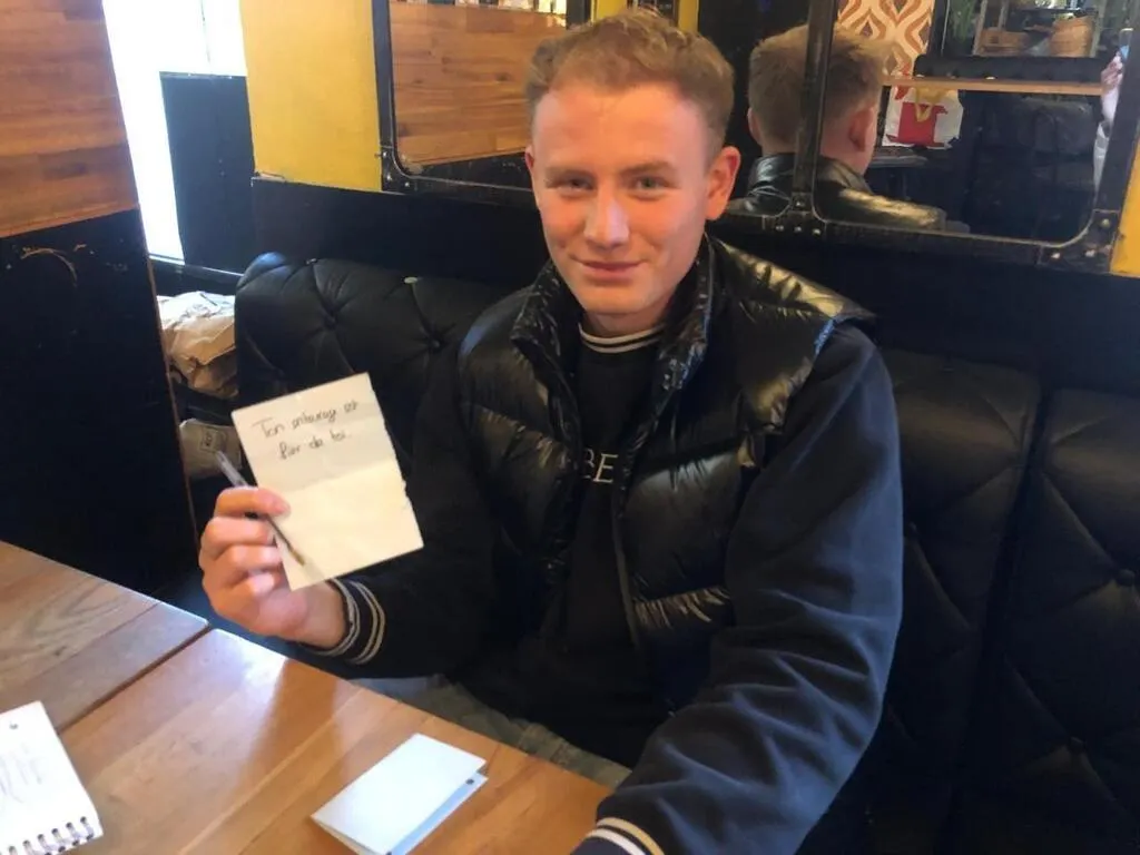 REPORTAGE. Ils glissent des mots doux aux passants, leurs vidéos font ...