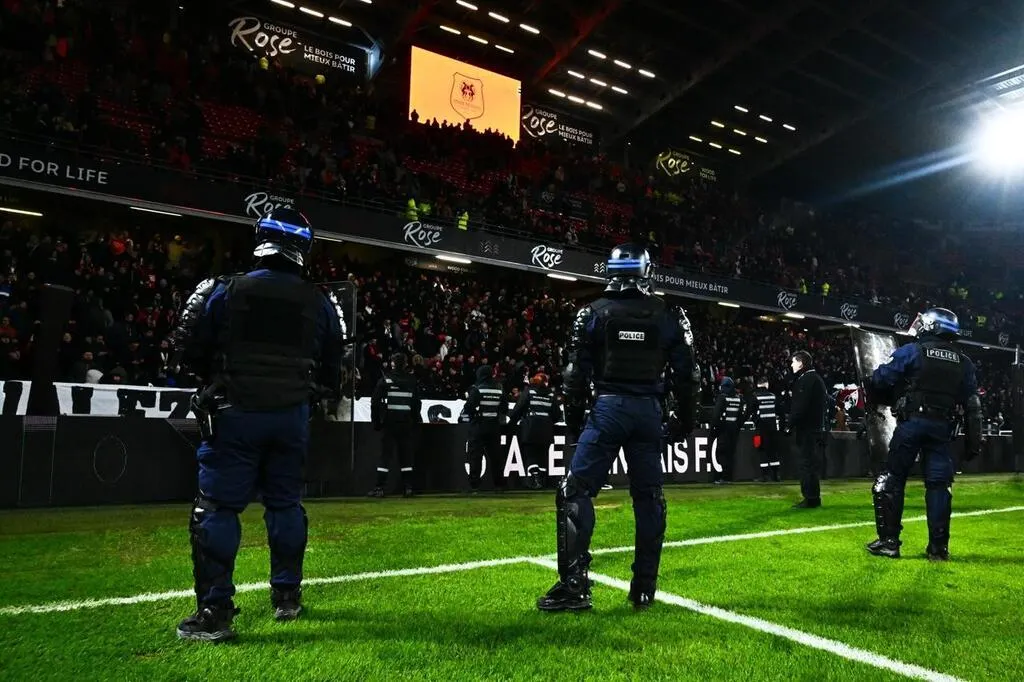 Brest : des heurts en fin de match, les CRS interviennent pour mettre ...