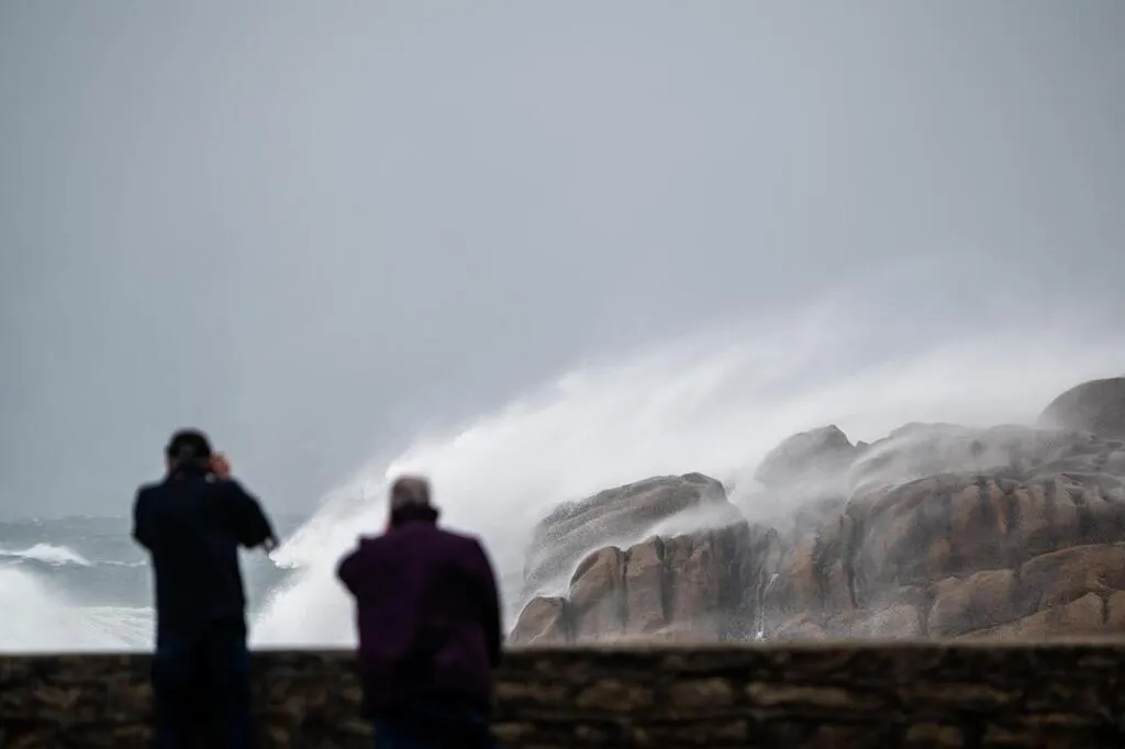 Tempête Éowyn : alerte rouge en Irlande et Irlande du Nord, le Morbihan ...