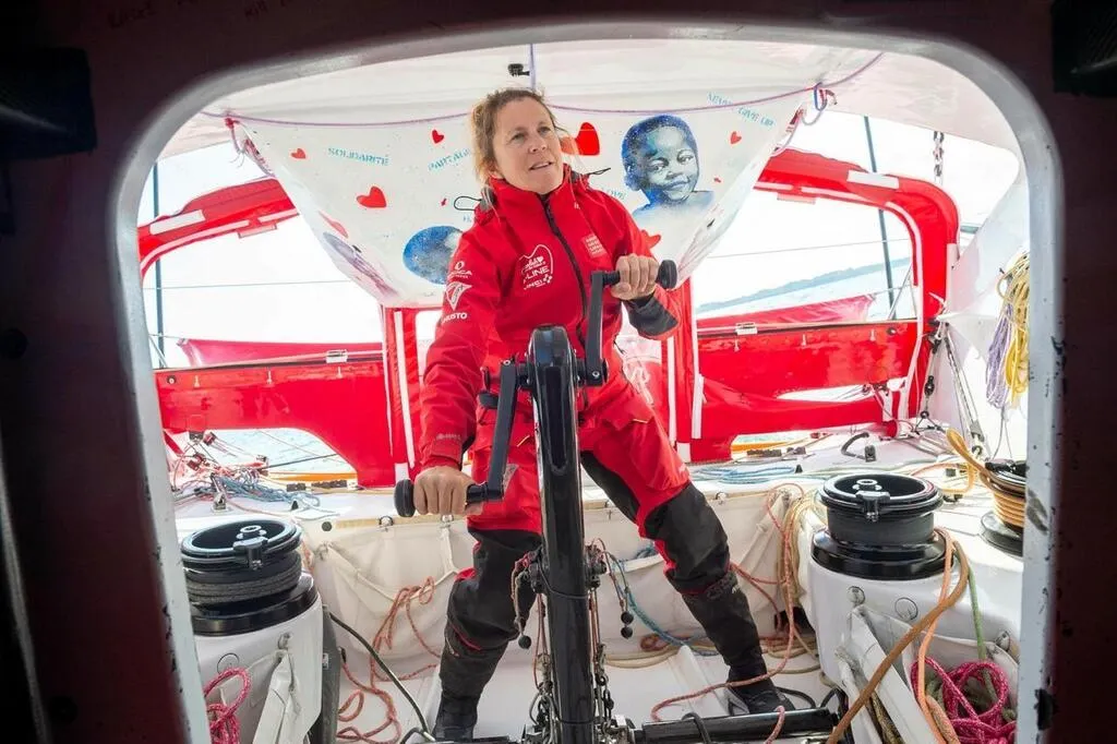 Vendée Globe. « Impossible de rentrer » : Samantha Davies s’arrête pour ...
